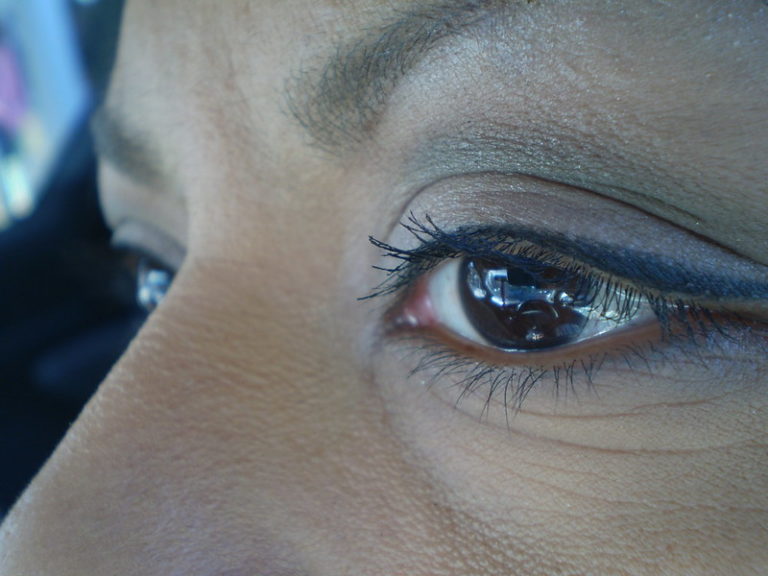 The Trick To Applying Liquid Eyeliner To Sagging Eye Skin - Facial ...